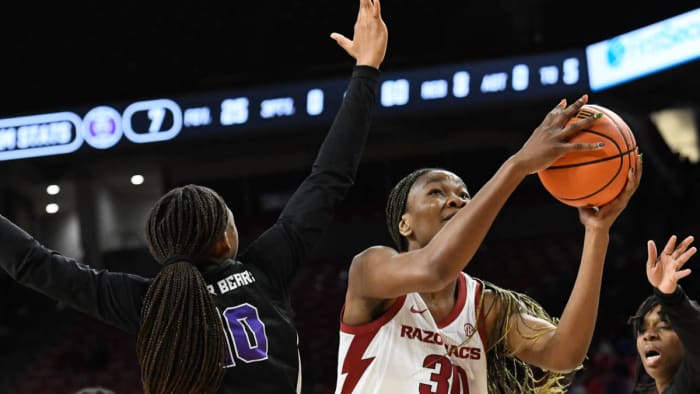 Maryam Dauda's 19 points leads Razorbacks to 72-34 win over UCA ...