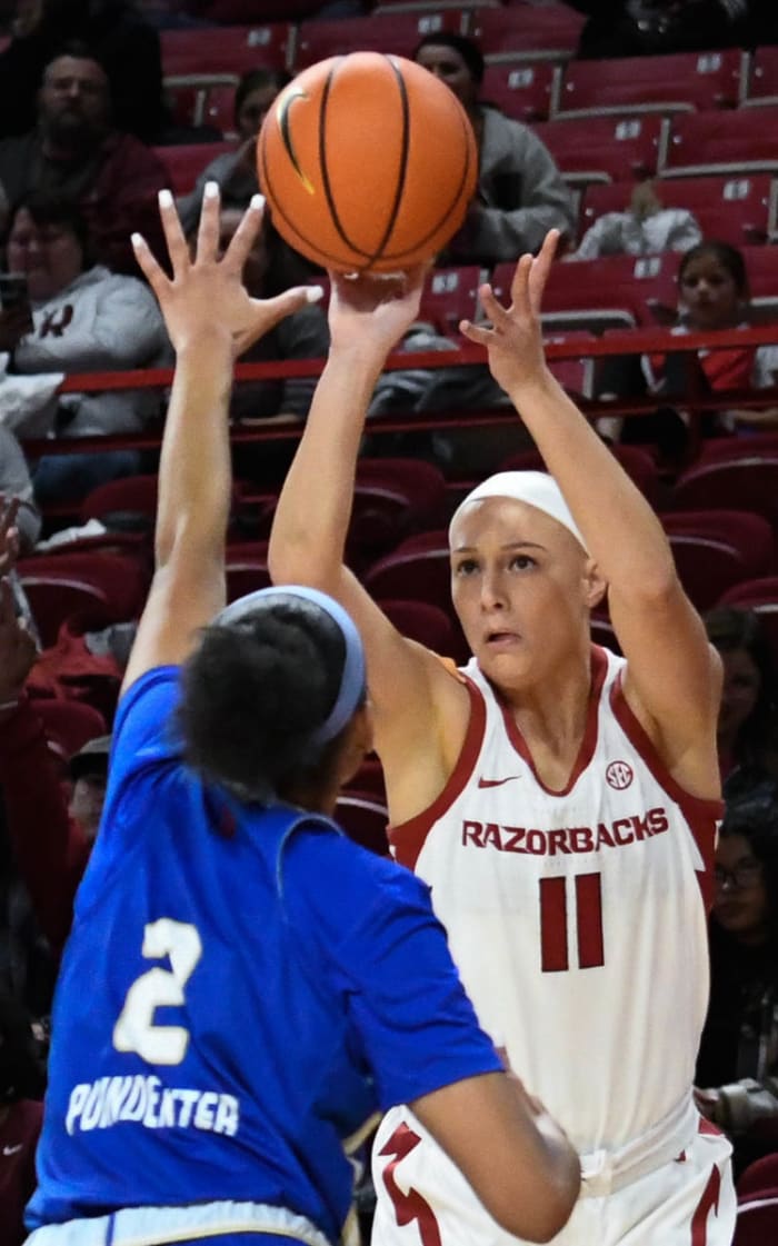 Razorbacks start fast, then hang on to down Tulsa - Sports Illustrated ...