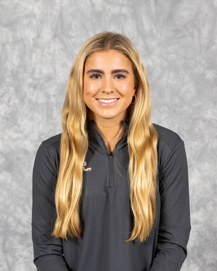 Gophers' Emma Kreisz, Ava Lindsay named to Rookie of the Year Watch ...