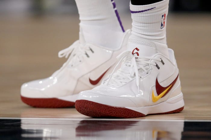 LeBron James Wears 'USC Trojans' Nike Sneakers Against Knicks - Sports ...