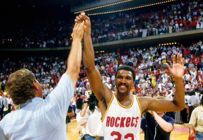 Magic Johnson Pays Homage to Houston Rockets Legend Robert Reid ...