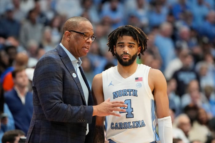 Hubert Davis Heaps Praise on UNC Basketball Senior for Historic Effort ...