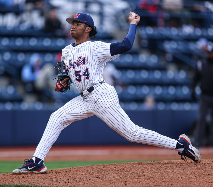 'Always Working!' Two-Sport Star Austin Simmons Draws Praise From Ole ...