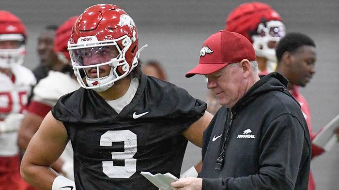 Razorbacks seeing Green emerge as leader of quarterbacks - Sports ...