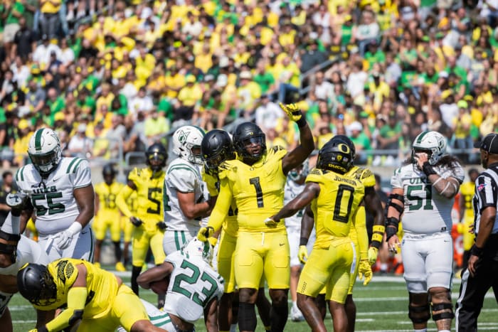 Oregon Football Defensive End Jordan Burch Returning for Senior Season ...