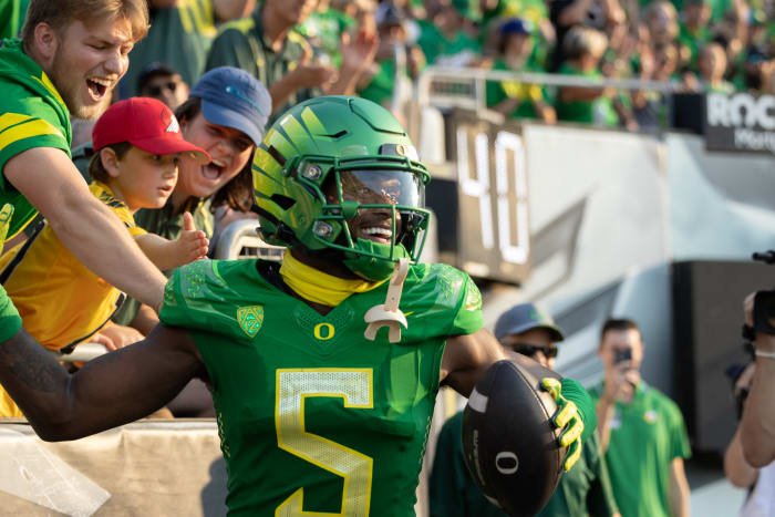 Oregon Football Wide Receiver Traeshon Holden Returning to Eugene for ...