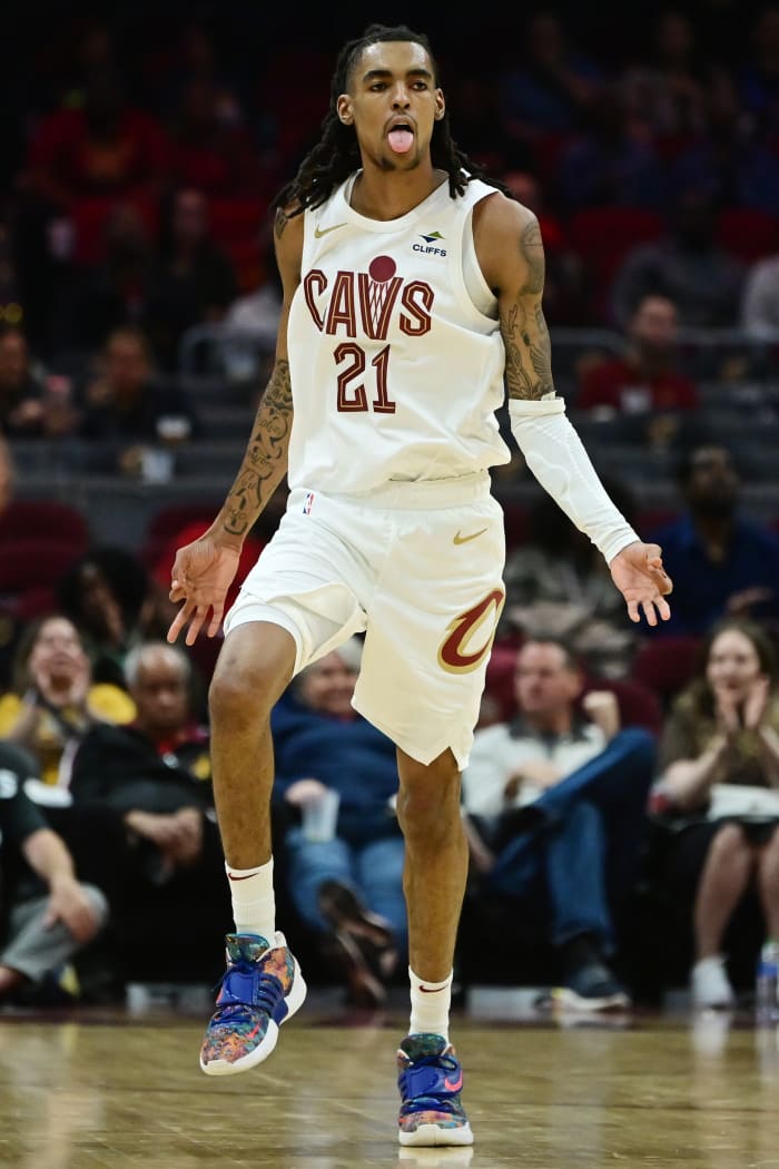 Emoni Bates Shines Late In Second Straight Cavaliers Preseason Game ...