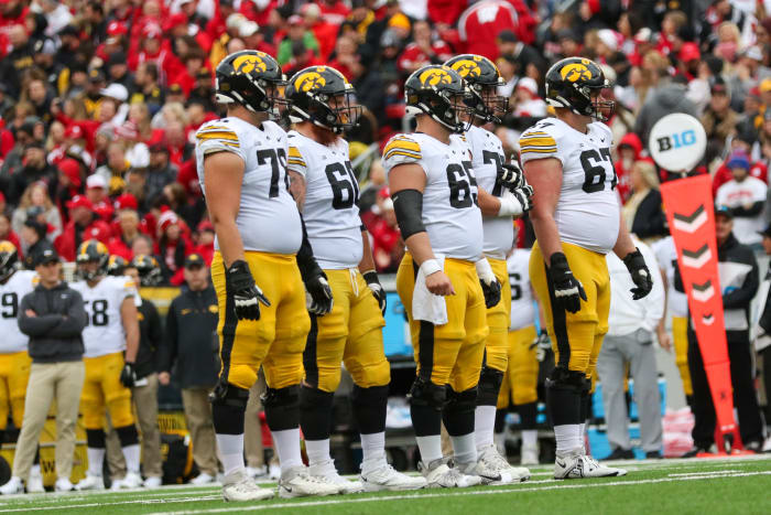 8 on Iowa Offense Recognized by B1G - Sports Illustrated Iowa Hawkeyes ...