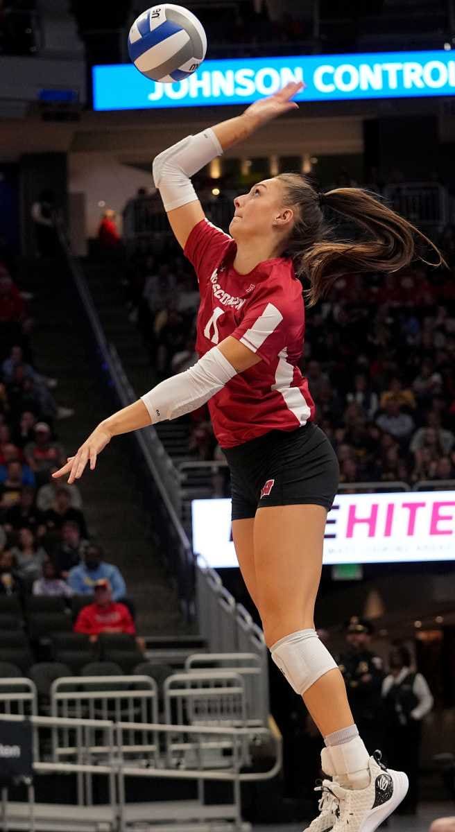 Dominant Wisconsin Badgers Volleyball Continues Undefeated Streak in ...