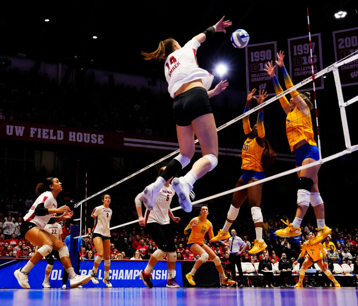 Dominant Wisconsin Badgers Volleyball Continues Undefeated Streak in ...