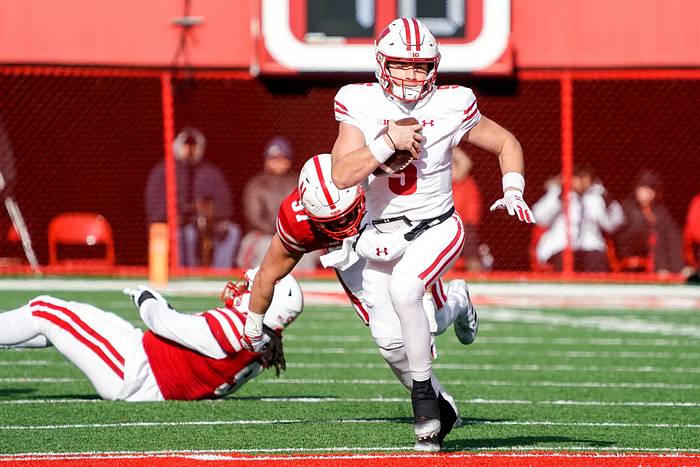 Wisconsin Football Projected to Play Familiar Face in Bowl Game ...