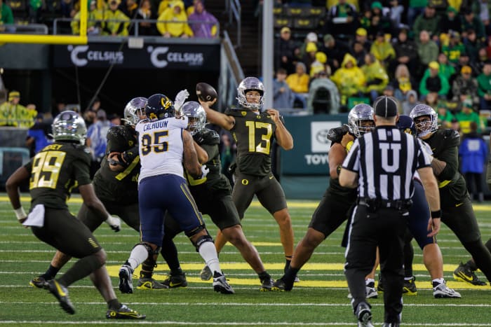 Oregon Football: Oregon QB Ty Thompson Enters the Transfer Portal ...