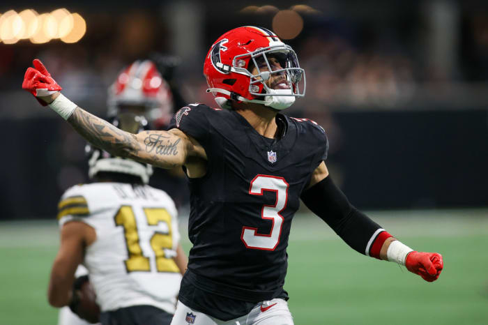 Atlanta Falcons Lead New Orleans Saints at Halftime as Bijan Robinson ...