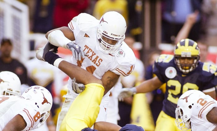 Texas Longhorns Legend Derrick Johnson Inducted Into College Football Hall Of Fame - Sports ...