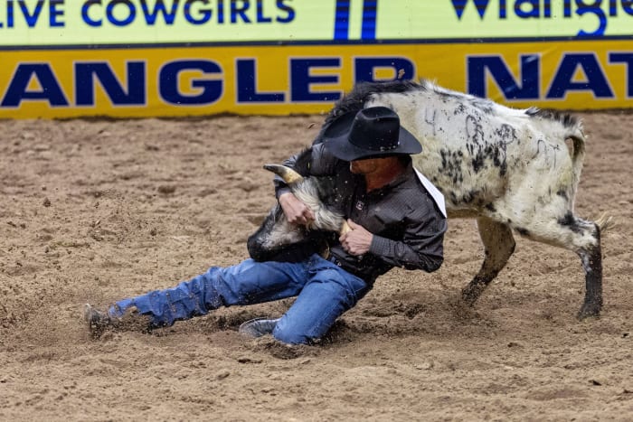 Midwest Steer Wrestler Nick Guy Wins NFR Round 3 - Sports Illustrated ...