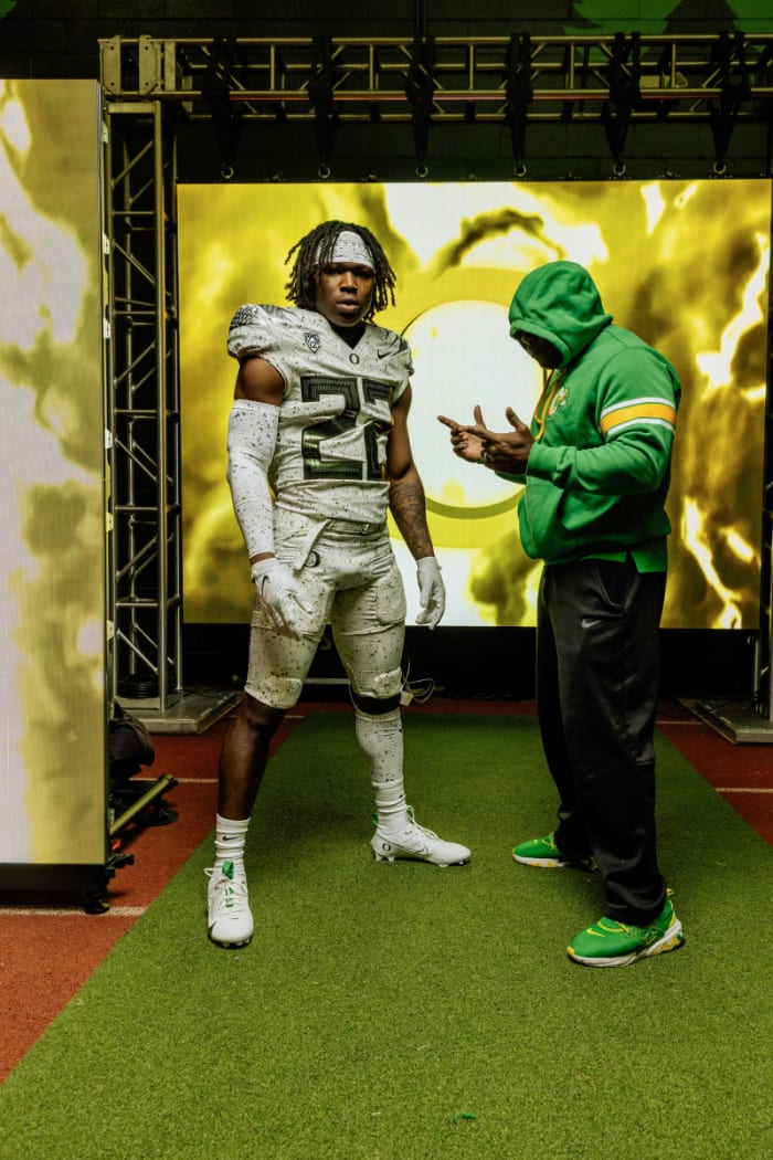 Oregon Recruiting: Northwest Missouri State RB Jay Harris Commits to Oregon Ducks - Sports ...
