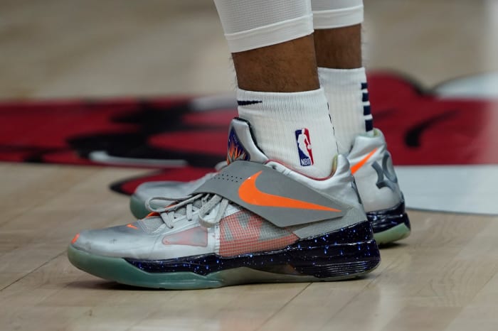 How to Buy the Nike KD 4 'Galaxy' Sneakers - Sports Illustrated ...