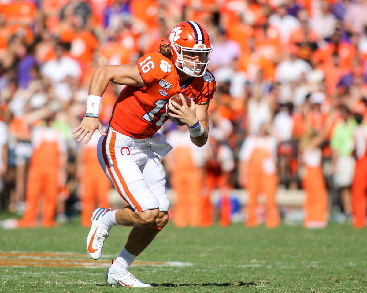 Lawrence provides a "spark" - Sports Illustrated Clemson Tigers News ...