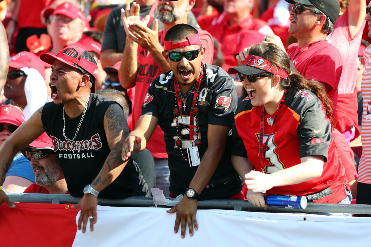 Bucs fans out in full force, welcome team to London - Tampa Bay ...