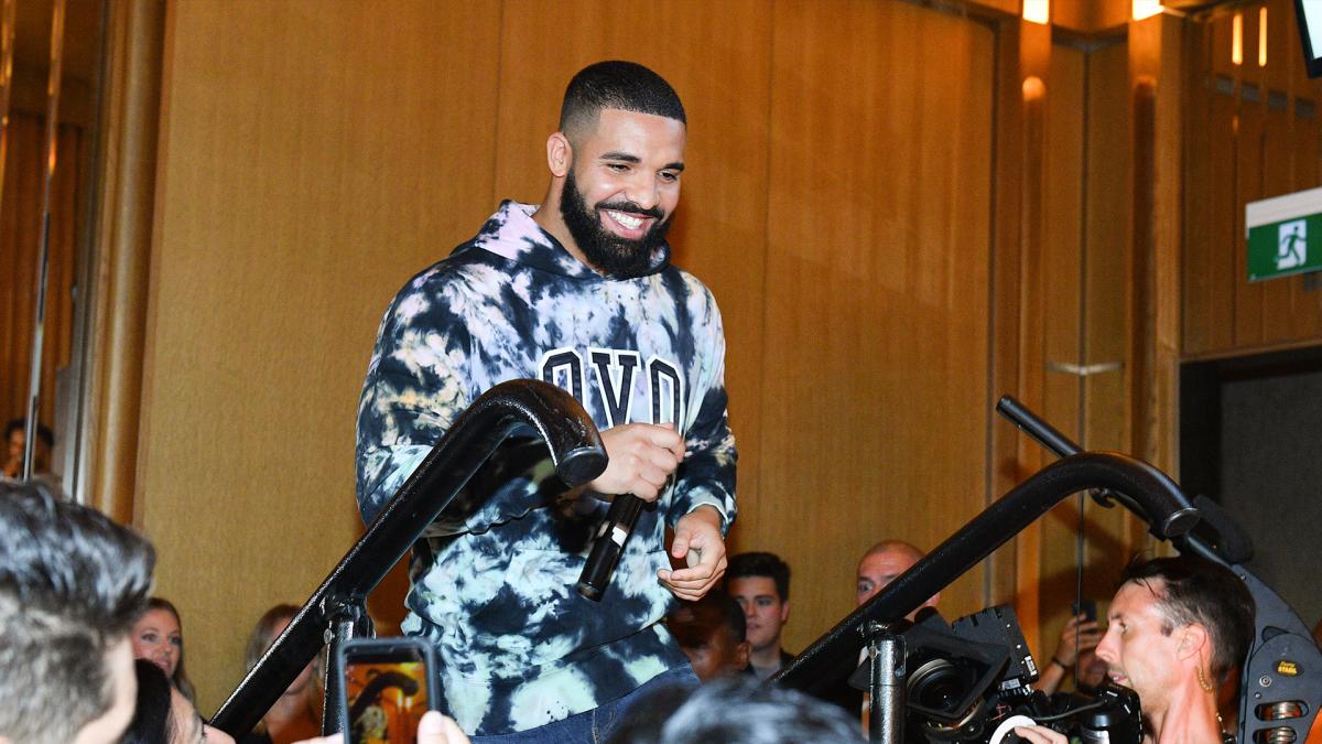 Drake receives championship ring from the Raptors - Sports Illustrated