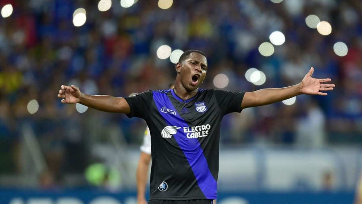 Brayan Angulo aún debe de tramitar su visa de trabajo para jugar en ...