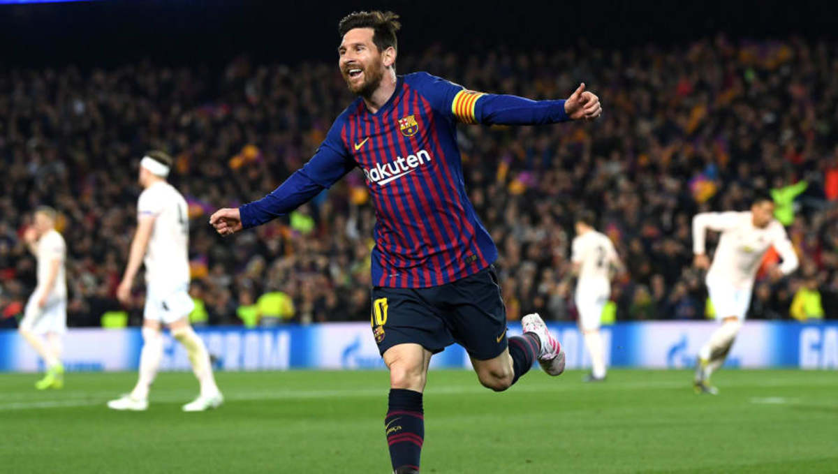 Messi Doing A Chilena