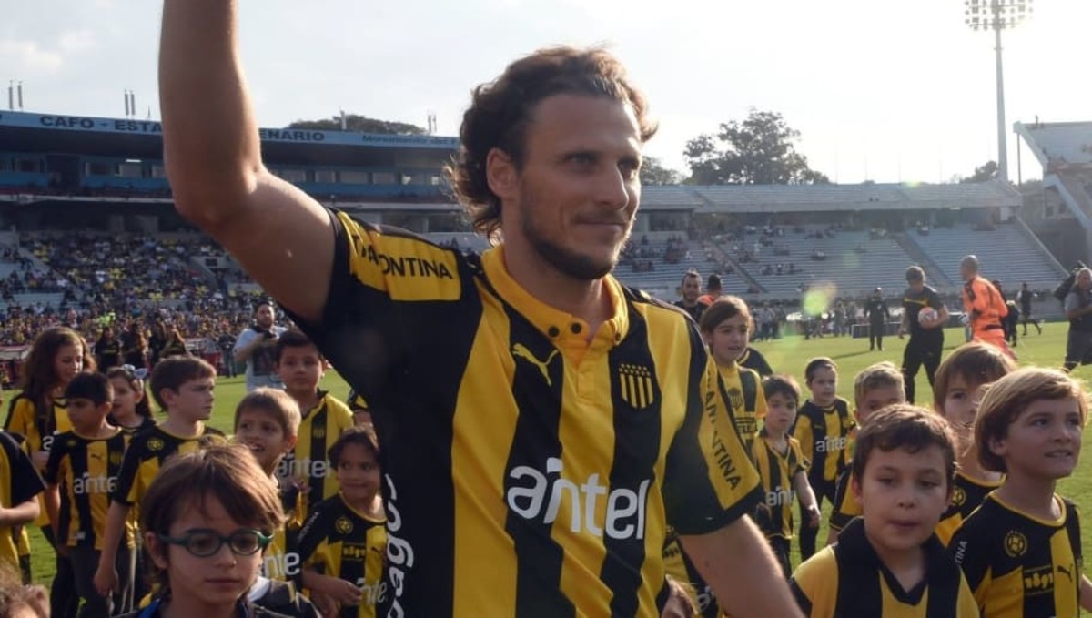 Diego Forlan Formally Announces Retirement From Football Aged 40 ...
