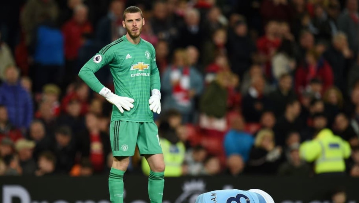 Twitter Reacts as David de Gea Blunders Again in 2-0 Manchester City ...