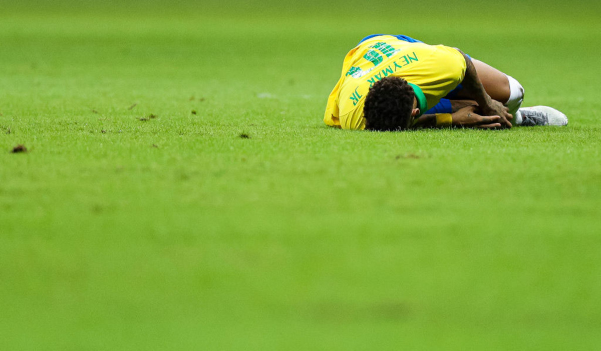 Neymar leg injury: Brazil star leaves friendly vs. Qatar - Sports ...