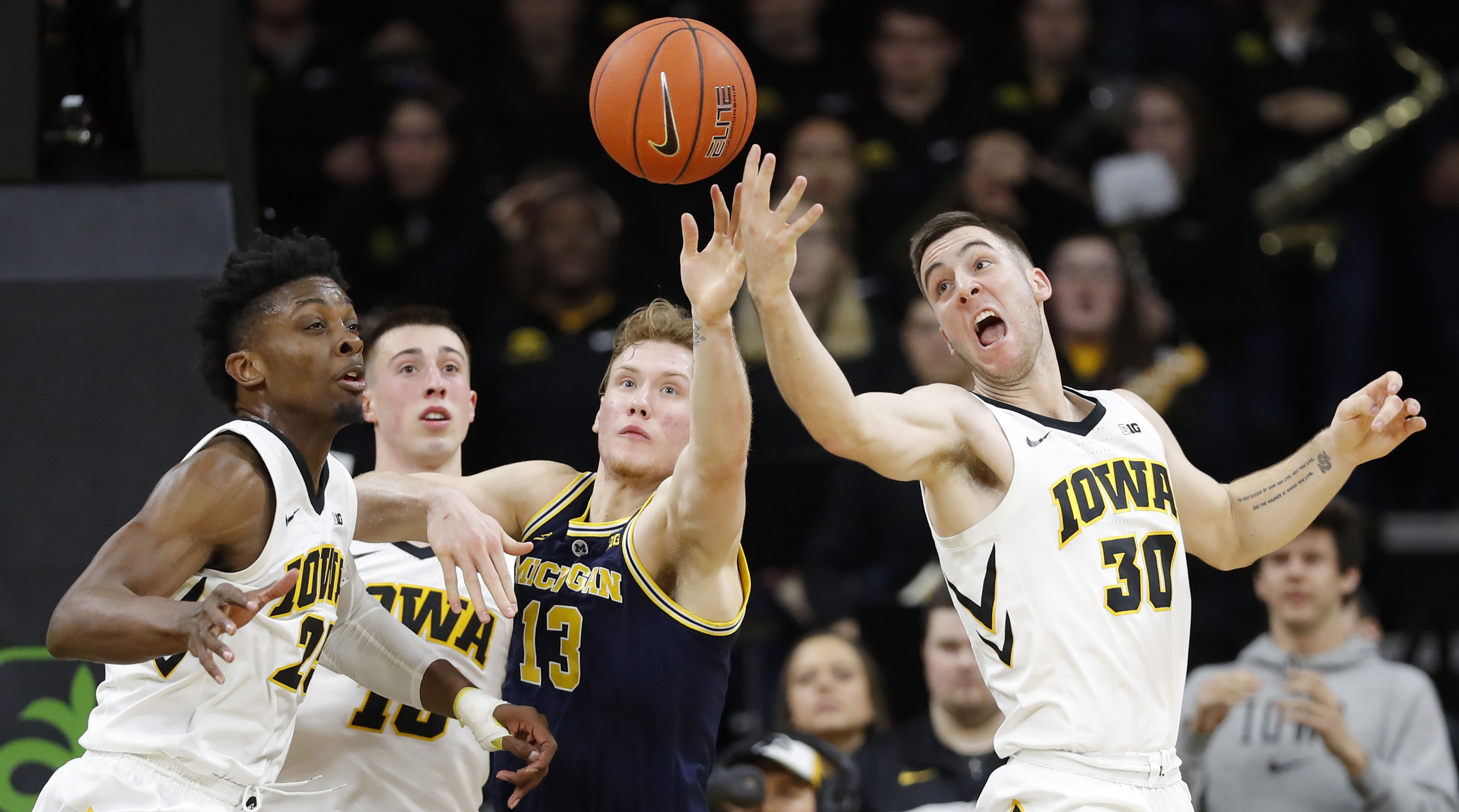 Michigan basketball: Offense fails to deliver in Iowa upset - Sports ...