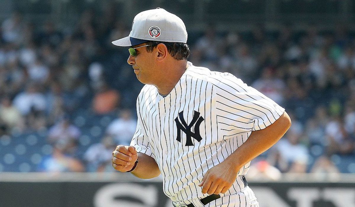 Lee Mazzilli: Yankees guest instructor hit in head by BP ball ...