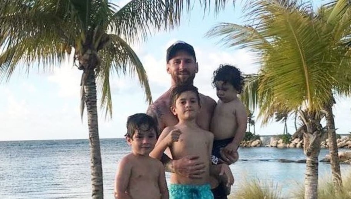 Ni en los mejores sueños: Lionel Messi jugó al fútbol en la playa junto ...