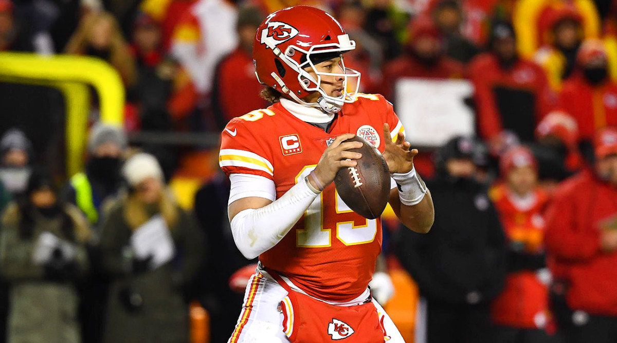 Chiefs' Patrick Mahomes facing both positives, pressures of being a ...