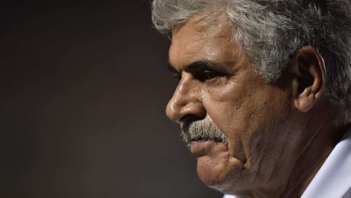 El Tuca tiene una mesa para él solo en el fútbol Mexicano - Sports ...