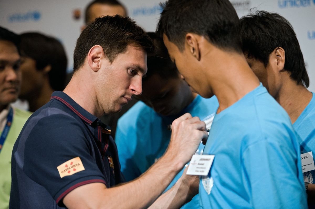 Lionel Messi se vuelve a unir a la campaña 'Un Sol para los Chicos' de ...