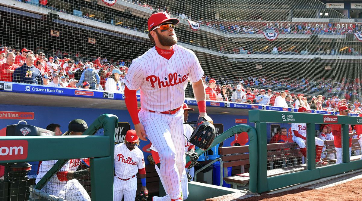 Bryce Harper makes Phillies debut, gets standing ovation in first at ...