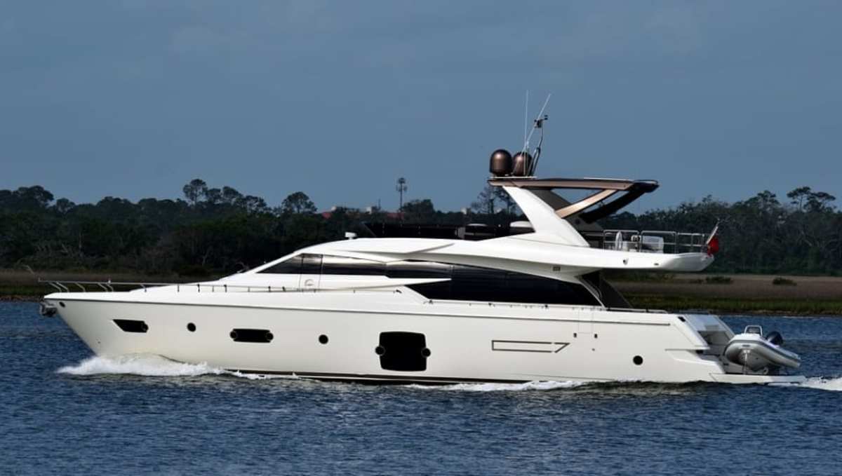 Leo Messi continúa sus vacaciones en un lujoso yate en Ibiza junto a ...