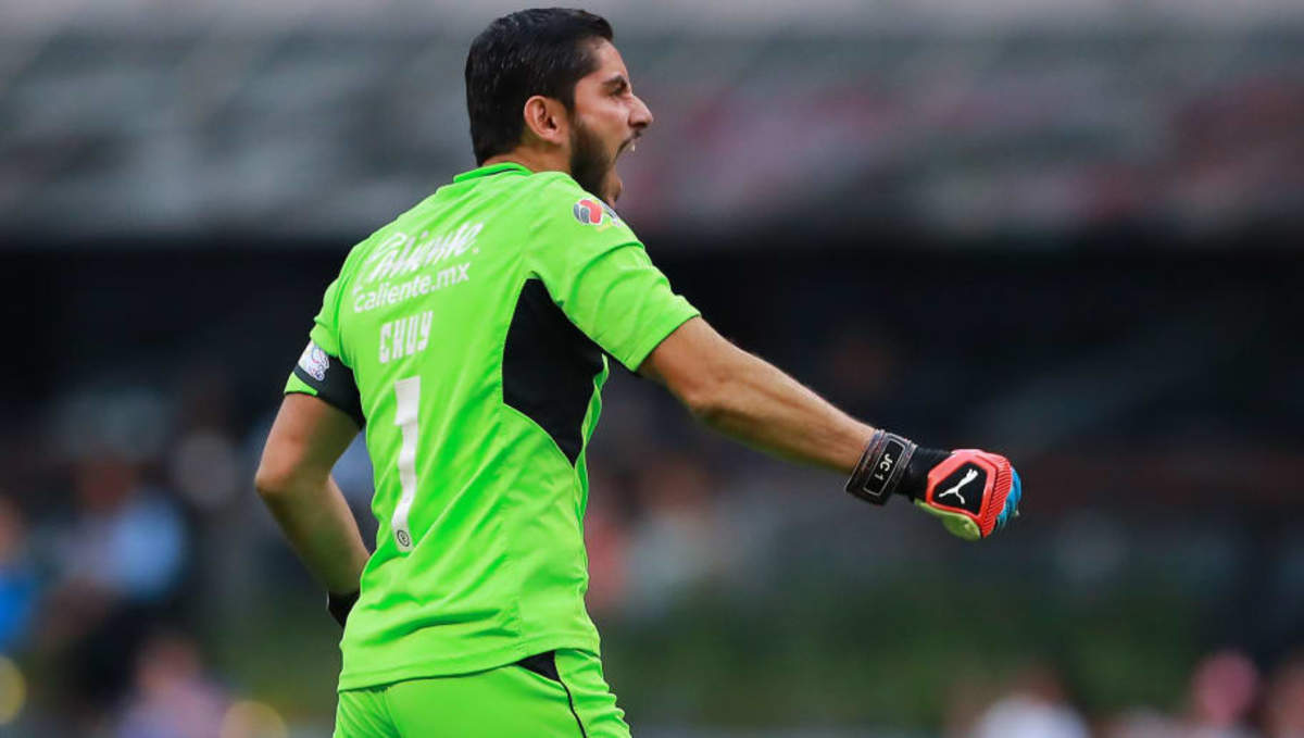 'Chuy' Corona presenta una lesión en la rodilla - Sports Illustrated