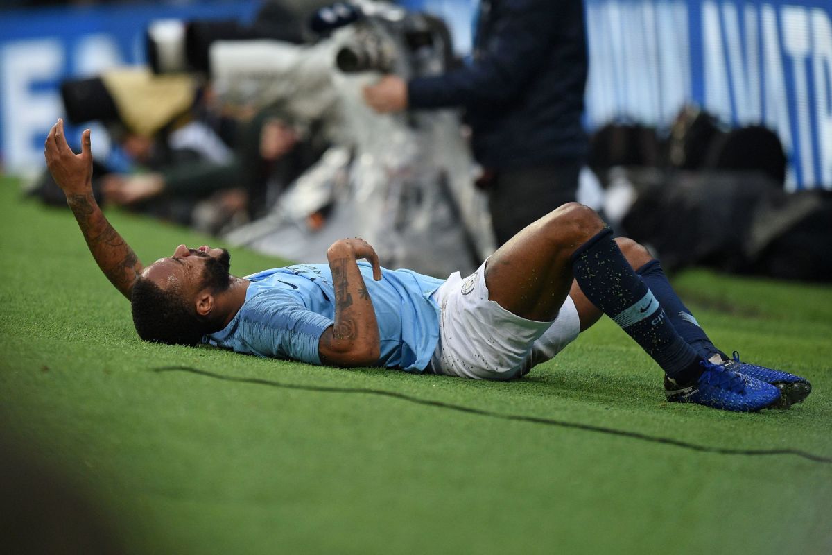 Pep Guardiola Provides Injury Update as Fernandinho and Laporte Are ...