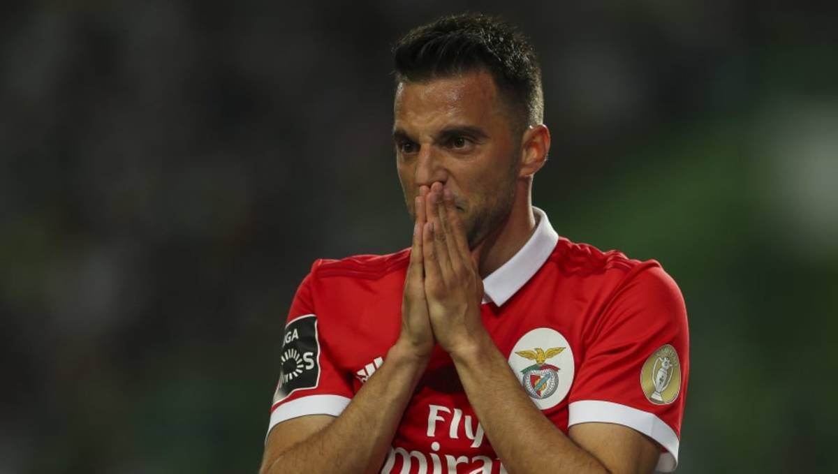 Newcastle to Hold on to Isaac Hayden After Move for Benfica Midfielder ...