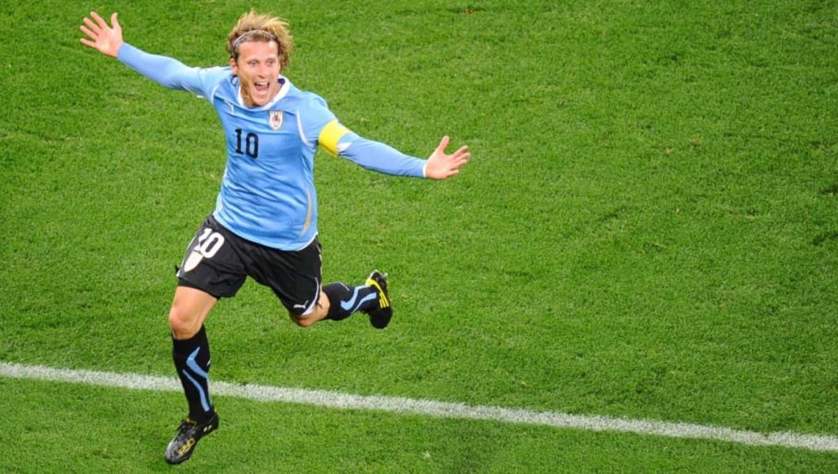 Diego Forlan: 10 the Greatest Moments in His Illustrious, Globe ...