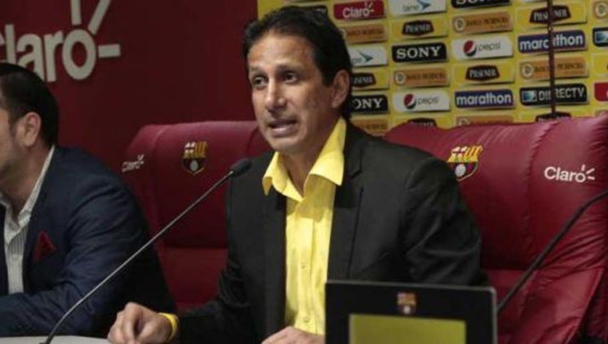 Cevallos confirma que no renunciará al cargo de presidente de Barcelona ...