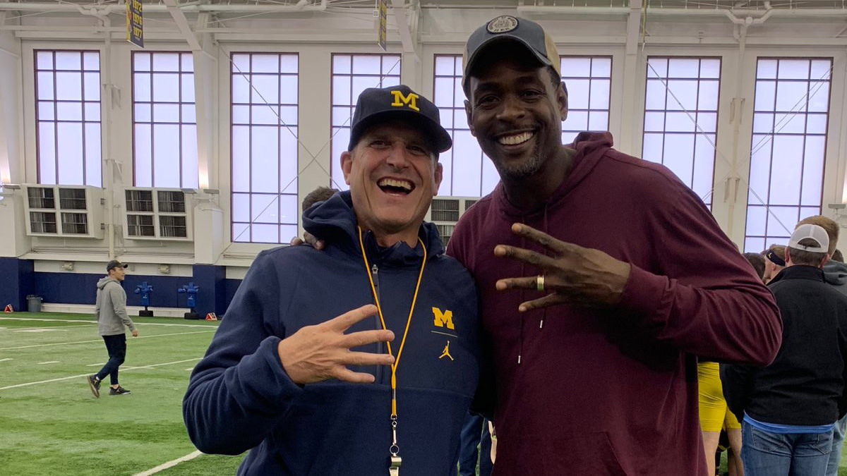 Chris Webber Michigan: Fab Five star cheered at Penn St game - Sports ...