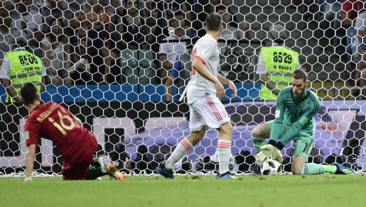 Shades of Karius: Twitter Reacts to David de Gea's World Cup Howler ...