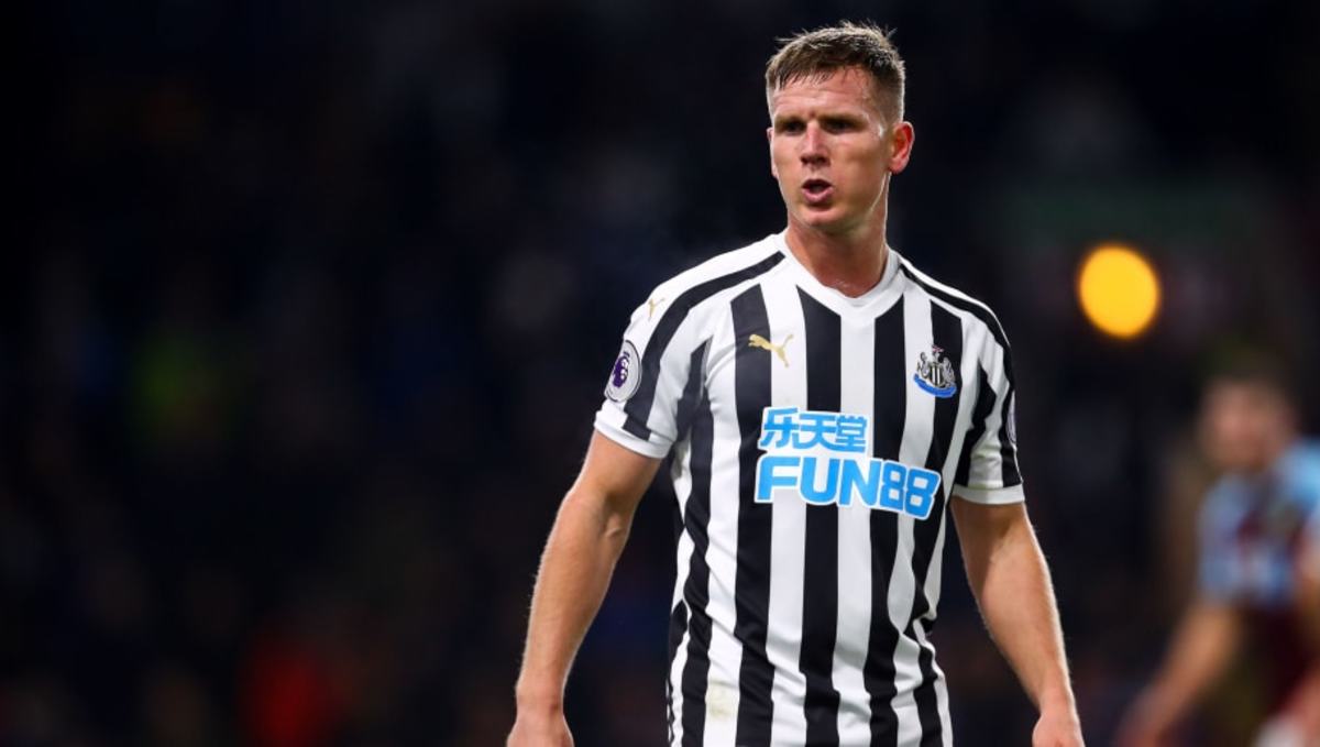 Newcastle United Midfielder Matt Ritchie to Miss Midweek Clash Against ...