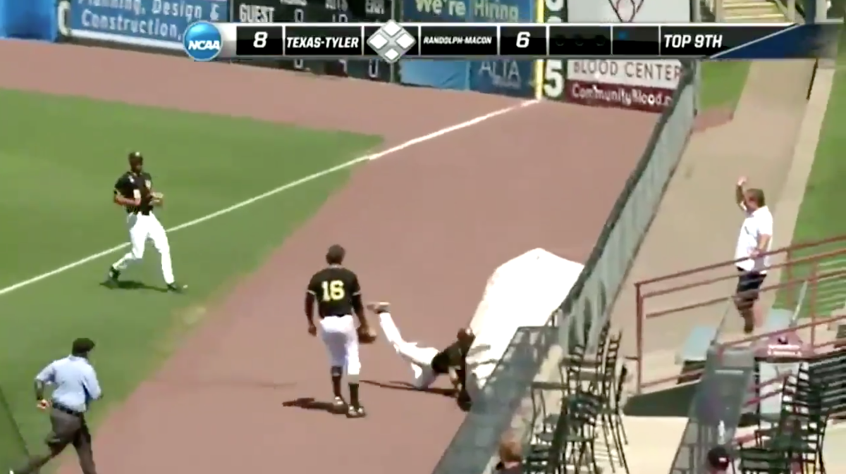 Division-III baseball player's amazing catch (video) - Sports Illustrated
