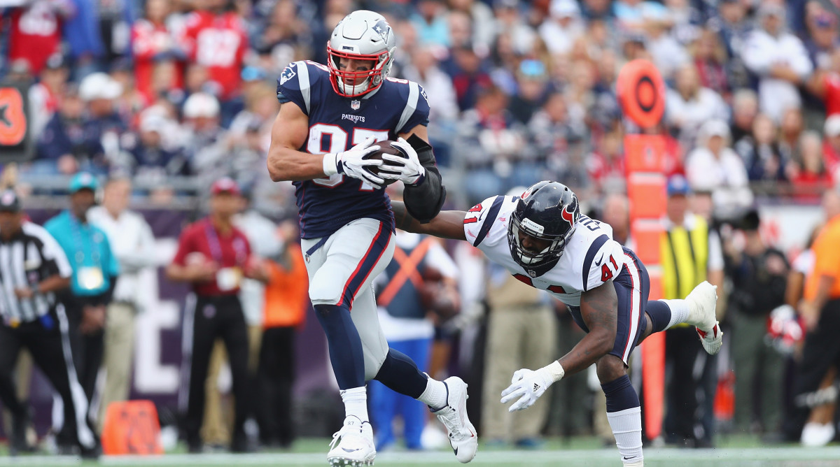 Rob Gronkowski injury news: Patriots TE goes to locker room - Sports ...