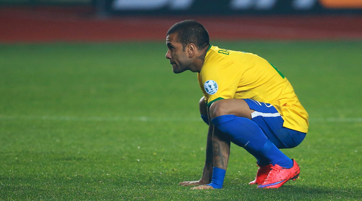 Dani Alves ruled out of World Cup due to knee injury - Sports Illustrated