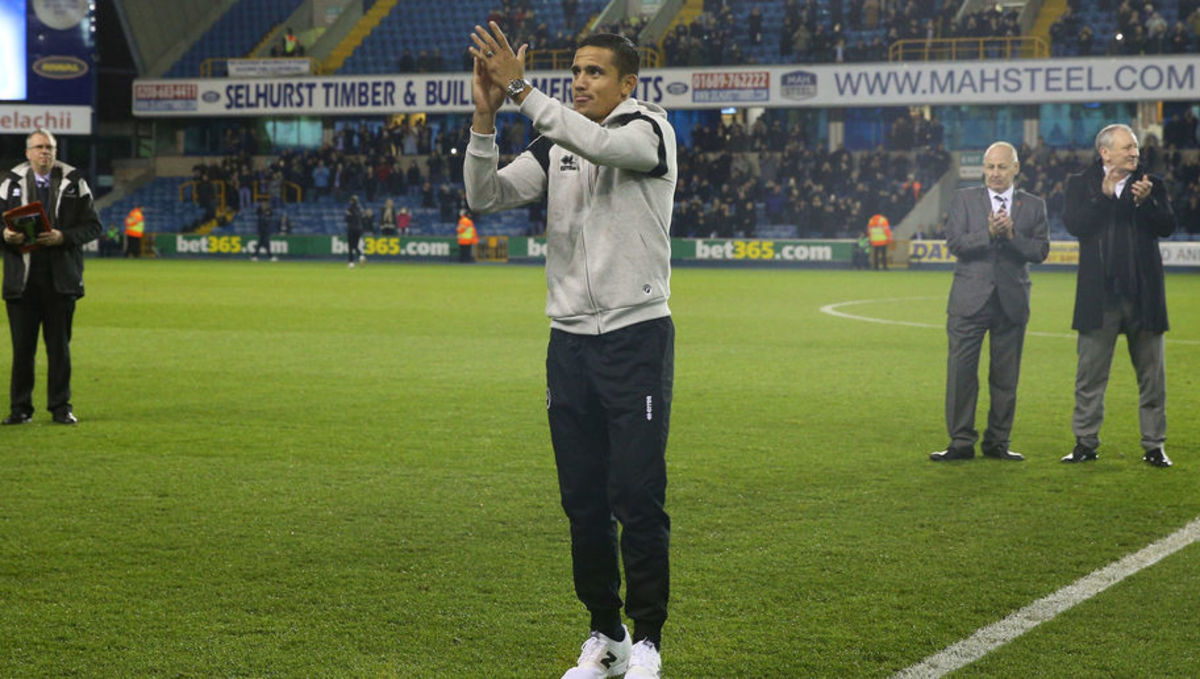 Tim Cahill Celebrates Return to Millwall by Tucking Into A Kebab With ...