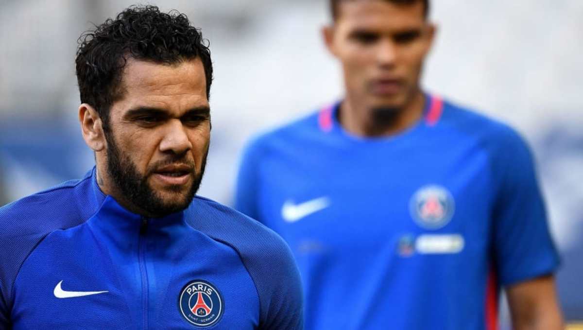 Dani Alves: World Cup in doubt for injured Brazil, PSG defender ...